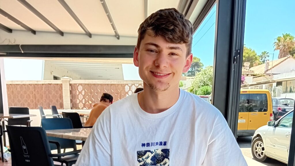 Meet our London Marathon Runner: Samuel Holmes - Safeline